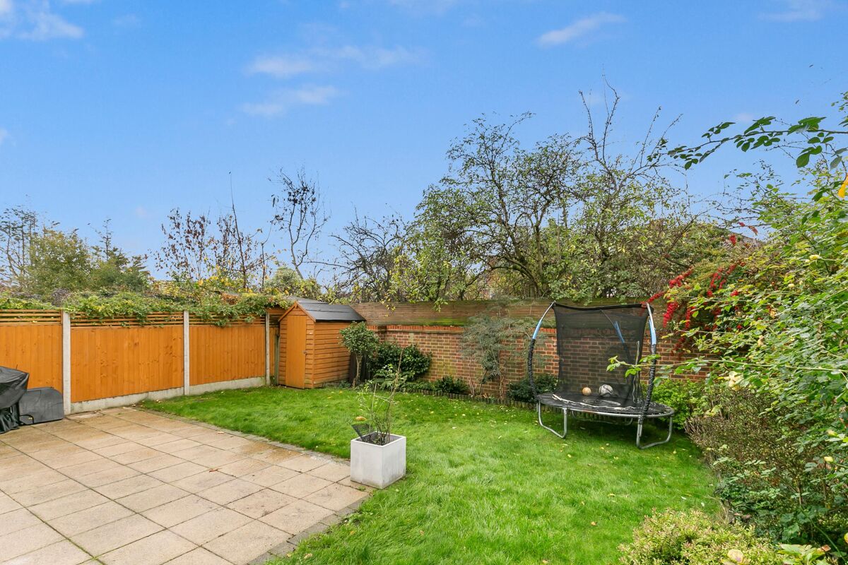 flat for sale in Manet Gardens, London, W3 - cwk012524214 | Knight Frank UK