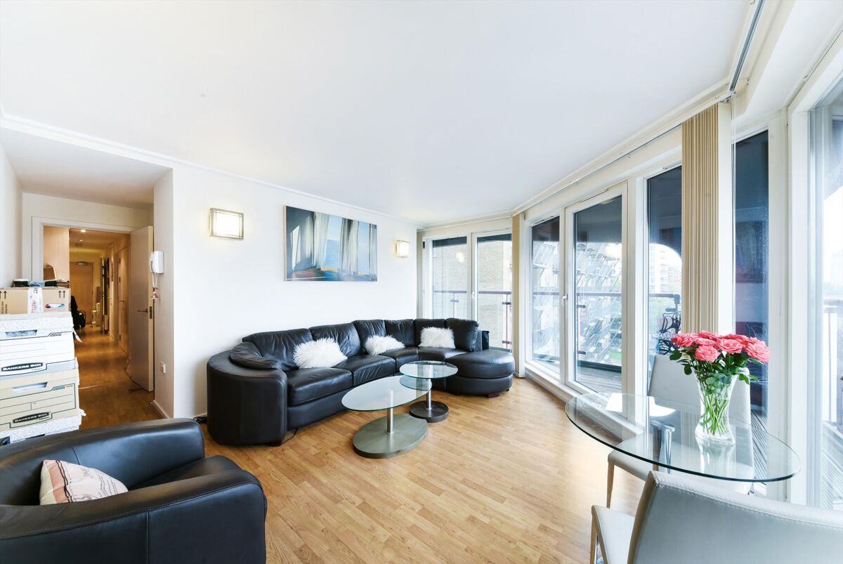 flat to rent in Seacon Tower, 5 Hutchings Street, Nr Canary Wharf ...