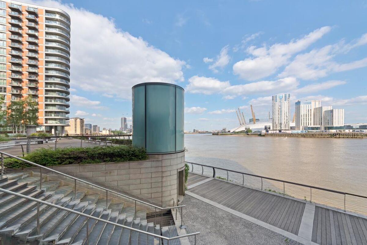 flat to rent in New Providence Wharf, Fairmont Avenue, Nr Canary Wharf ...