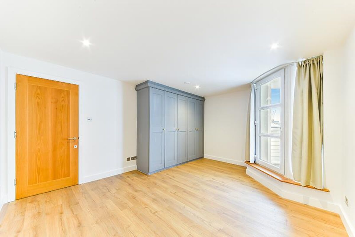 flat to rent in Pierhead Lock, Manchester Road, London, E14 ...