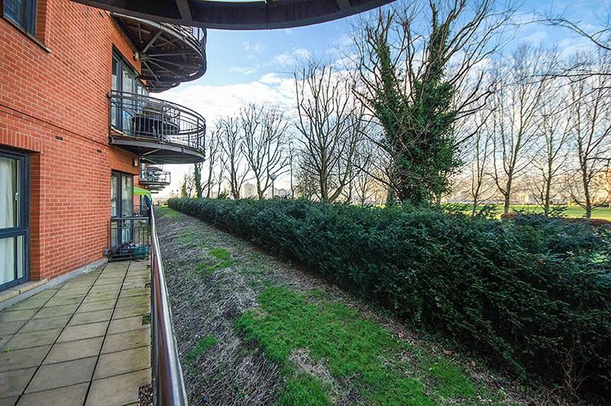 flat to rent in New Atlas Wharf, 3 Arnhem Place, Nr Canary Wharf ...