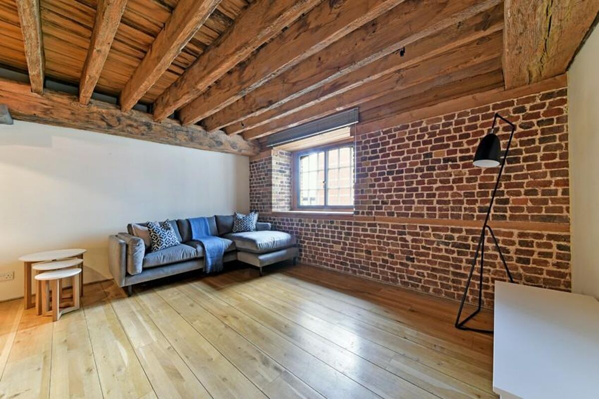 flat to rent in Port East Apartments, Hertsmere Road, Nr Canary Wharf ...