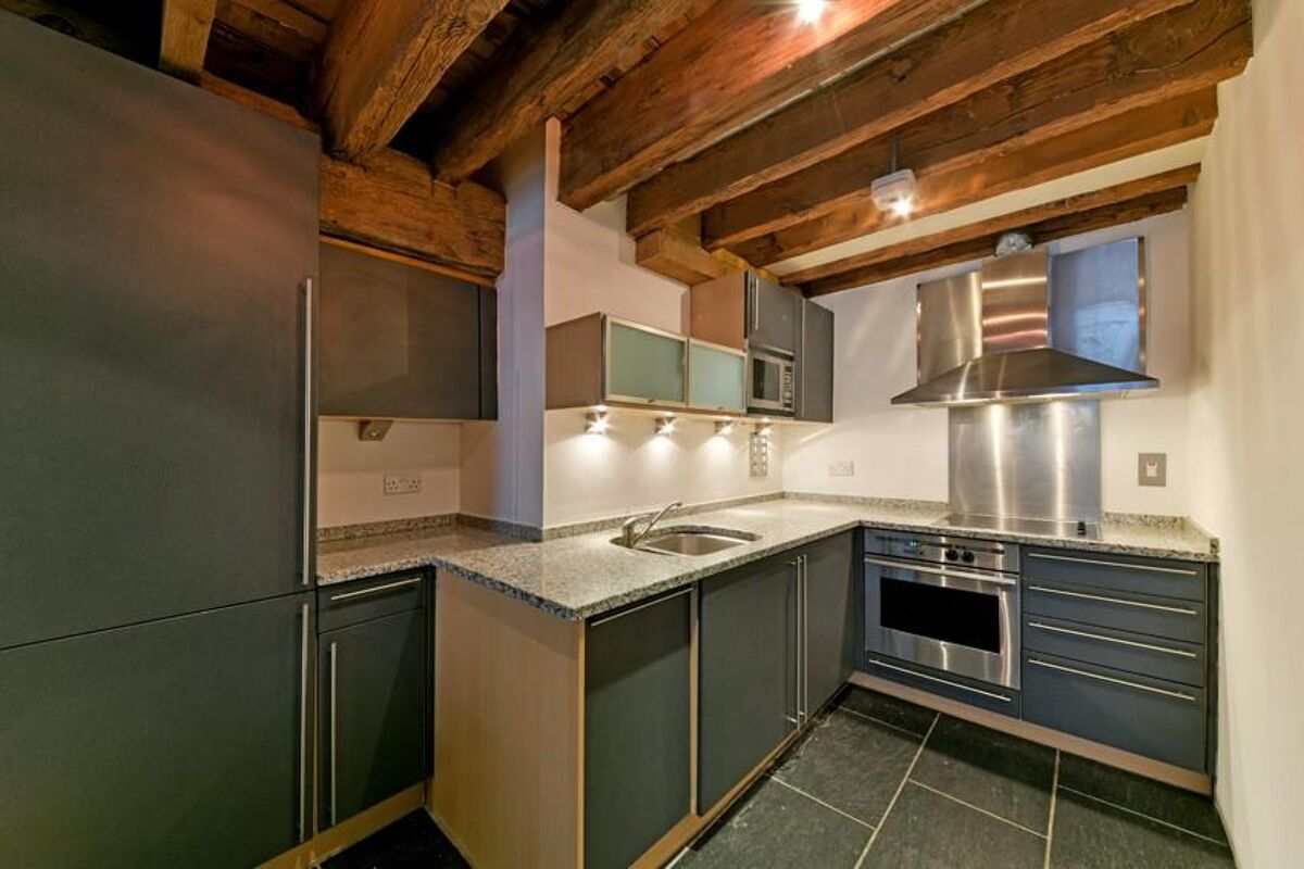 flat to rent in Port East Apartments, Hertsmere Road, Nr Canary Wharf ...