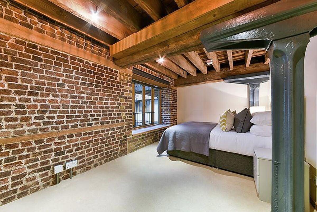 flat to rent in Port East Apartments, Hertsmere Road, Nr Canary Wharf ...