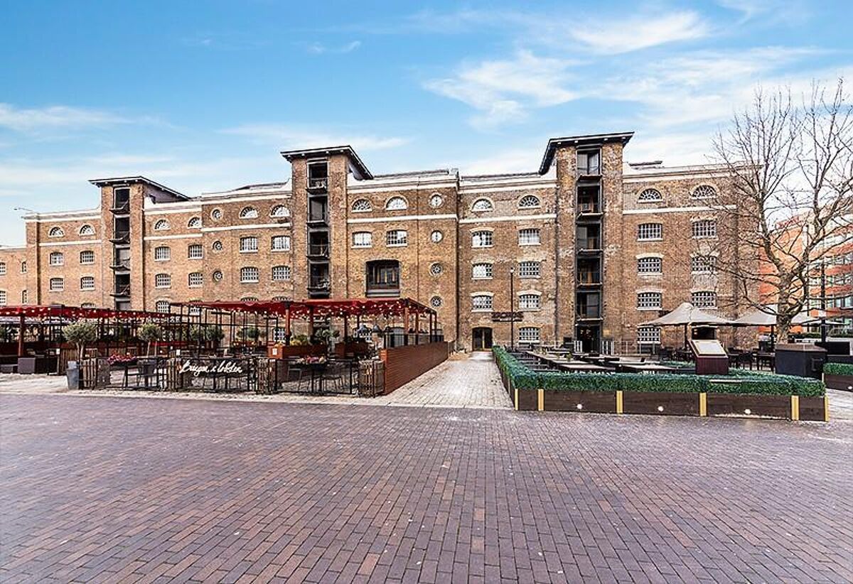 flat to rent in Port East Apartments, Hertsmere Road, Nr Canary Wharf ...