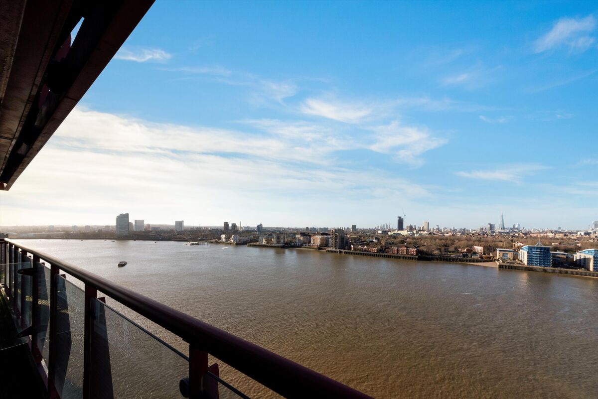 flat to rent in Seacon Tower, Hutchings Street, London, E14 ...