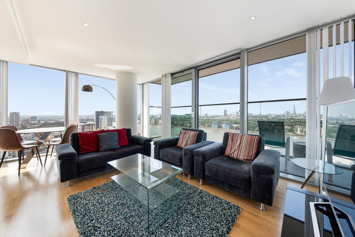 flat to rent in Landmark West Tower, Marsh Wall, London, E14 ...