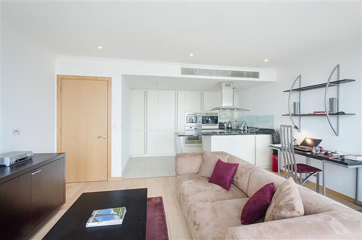 flat to rent in West India Quay, 26 Hertsmere Road, Nr Canary Wharf ...