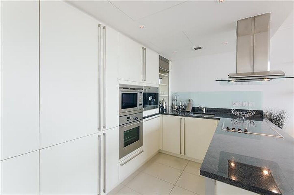 flat to rent in West India Quay, 26 Hertsmere Road, Nr Canary Wharf ...