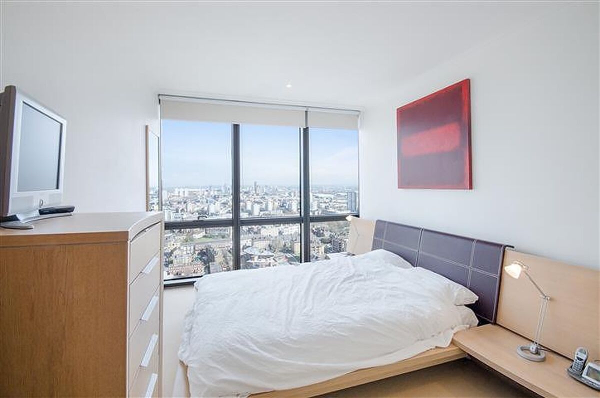 flat to rent in West India Quay, 26 Hertsmere Road, Nr Canary Wharf ...