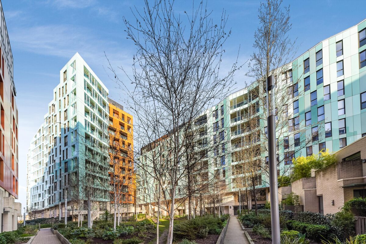 flat to rent in Poldo House, Cable Walk, Greenwich, London, SE10 ...