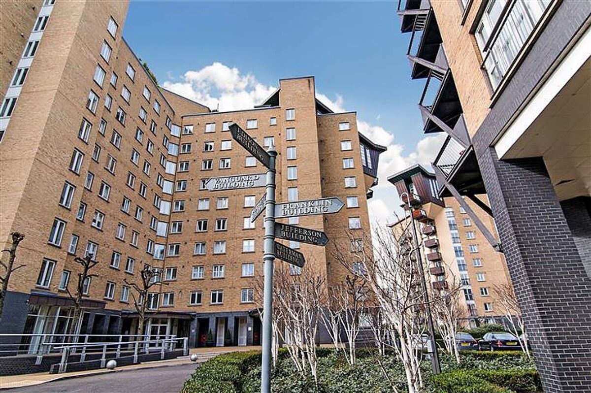 flat to rent in Franklin Building, Westferry Road, Nr Canary Wharf ...
