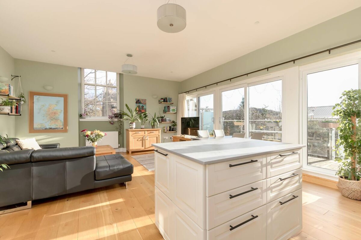 flat for sale in Falcon Lane, Edinburgh, EH10 - ebr012481201 | Knight Frank