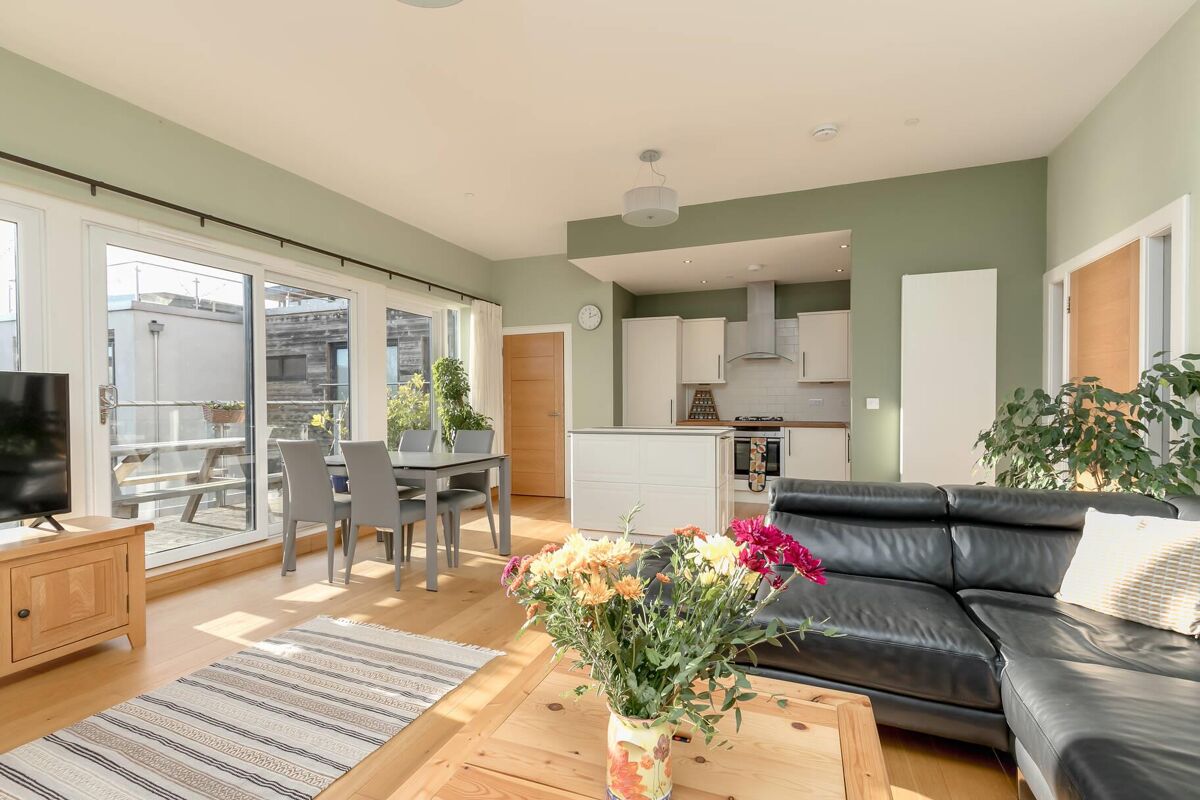 flat for sale in Falcon Lane, Edinburgh, EH10 - ebr012481201 | Knight Frank