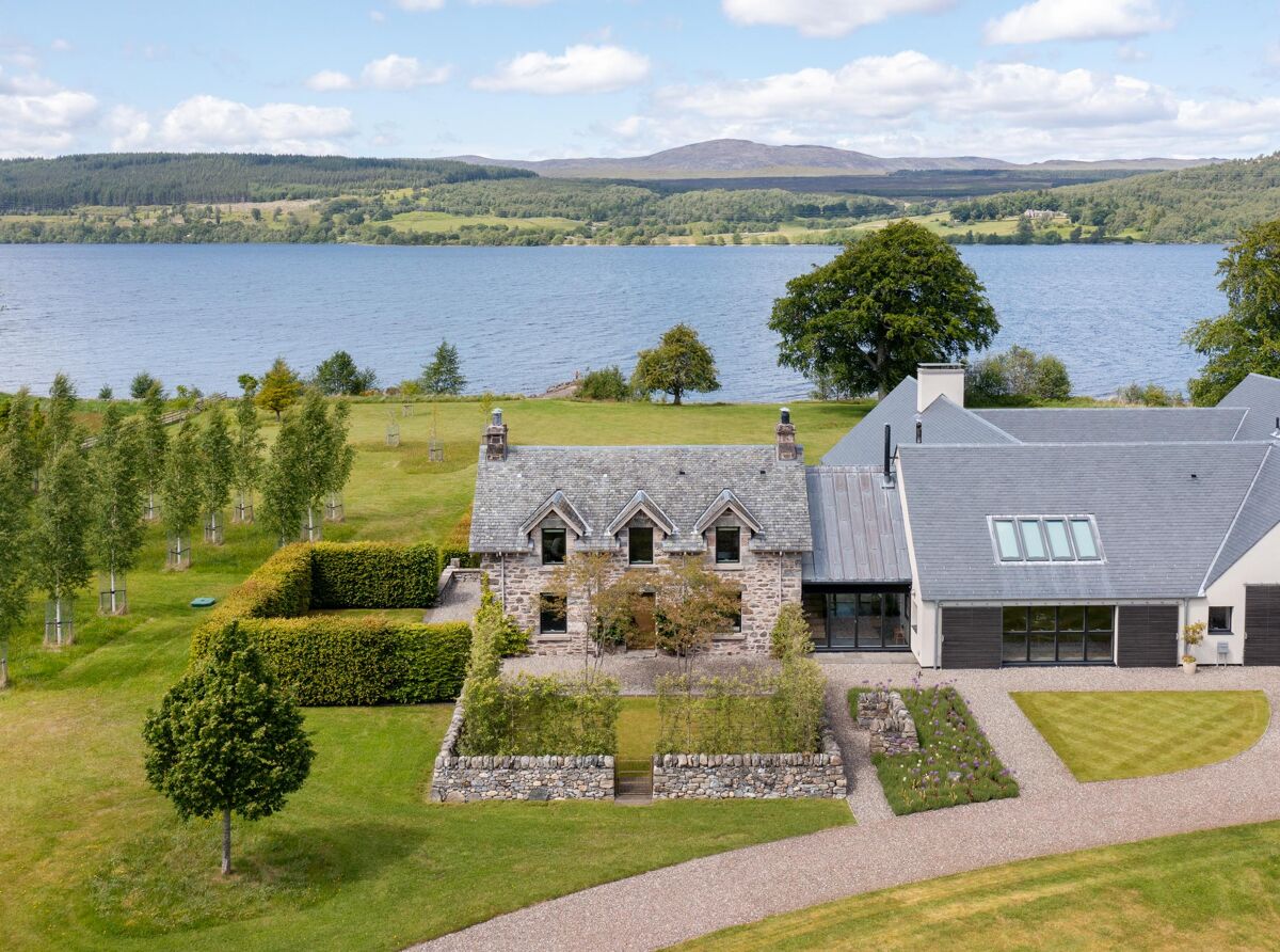 house for sale in Rannoch, Pitlochry, Perthshire, PH17 - ebr012591339 ...