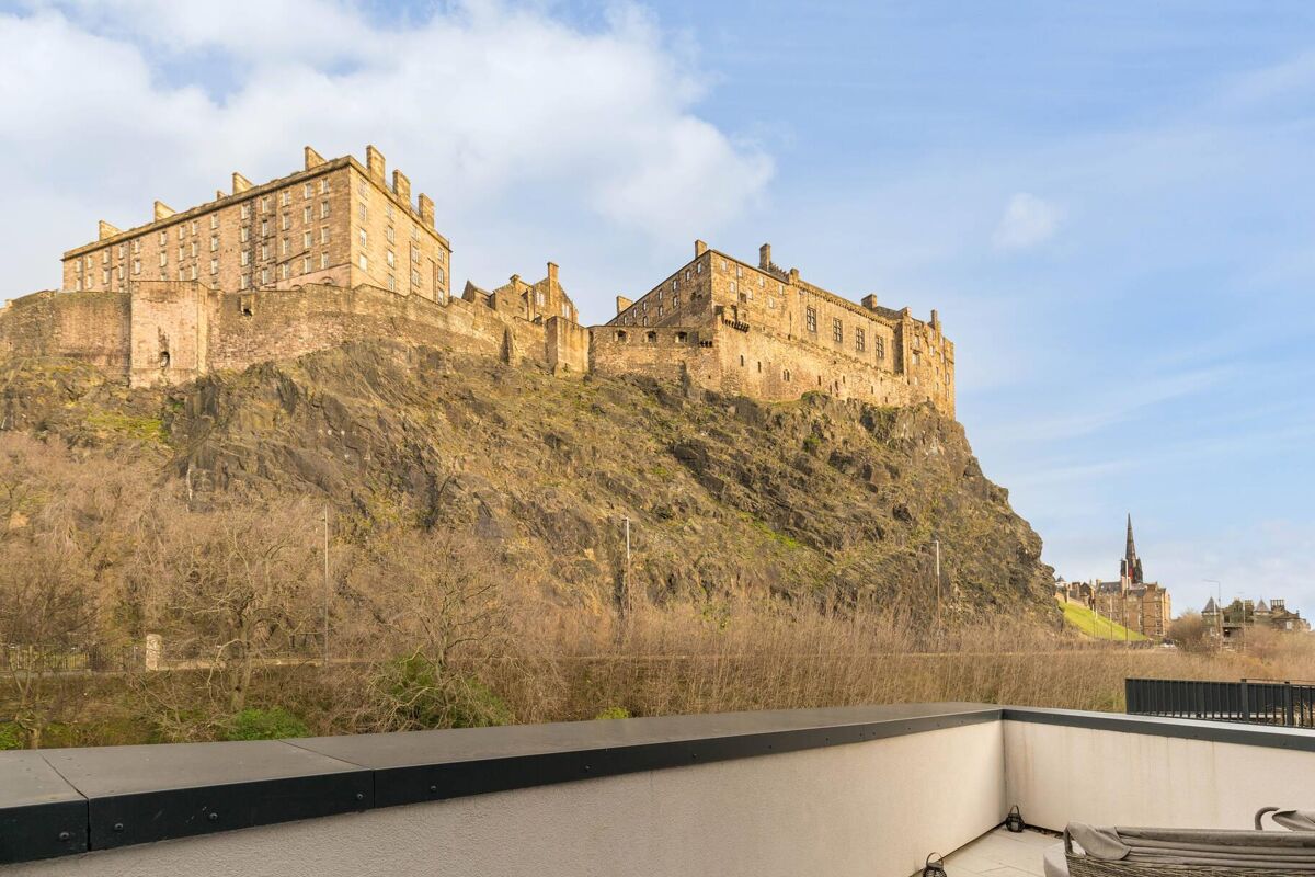 flat for sale in King's Stables Road, Edinburgh, EH1 - EDC012015051 ...