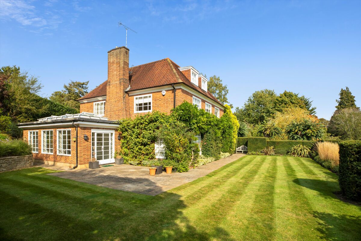 House For Sale In Clare Hill Esher Surrey KT10 ESH150027 Knight house-for-sale-in-clare-hill-esher-surrey-kt10-esh150027-knight