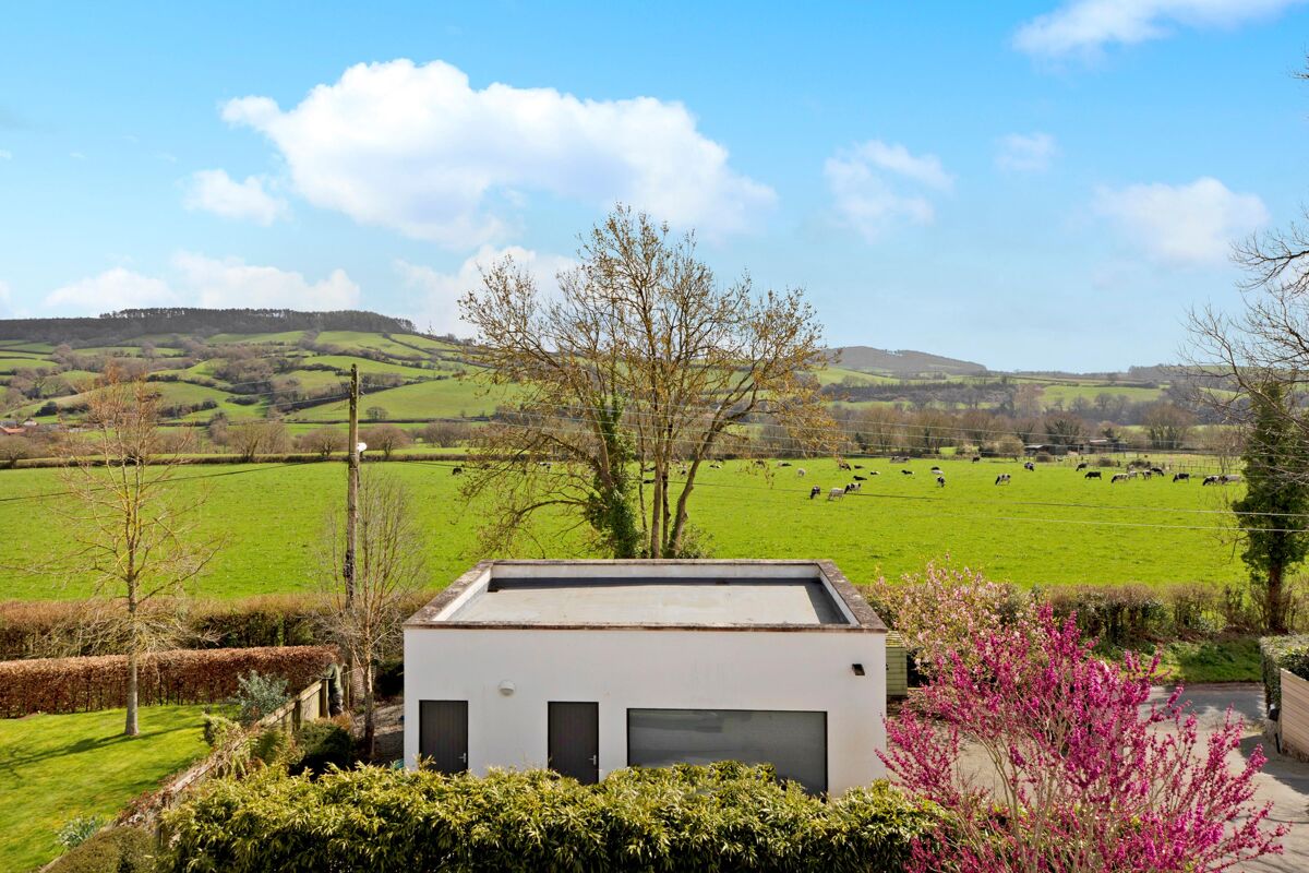 An impressive contemporary home designed by the award winning architect ...