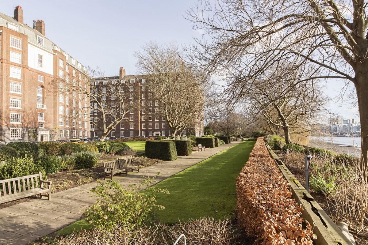 flat to rent in Rivermead Court, Fulham, SW6 - flq326332 | Knight Frank