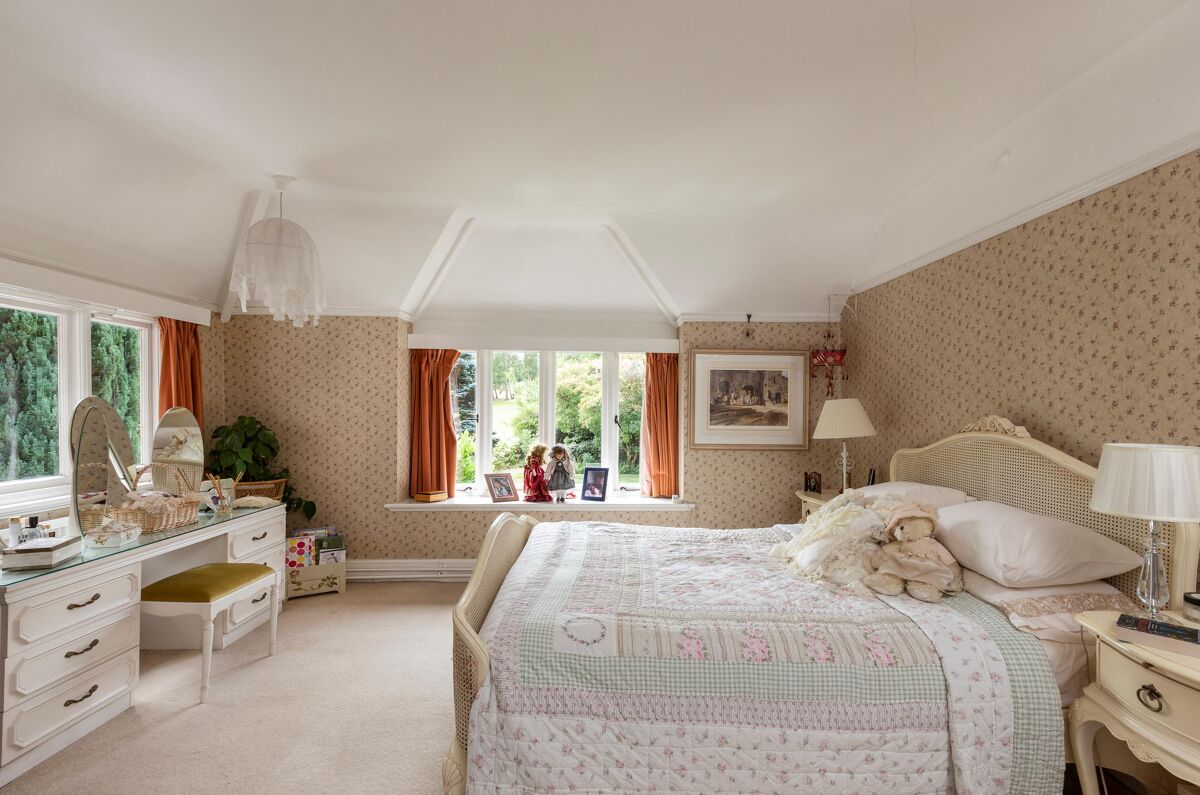 house for sale in Station Lane, Enton, Godalming, Surrey, GU8 ...