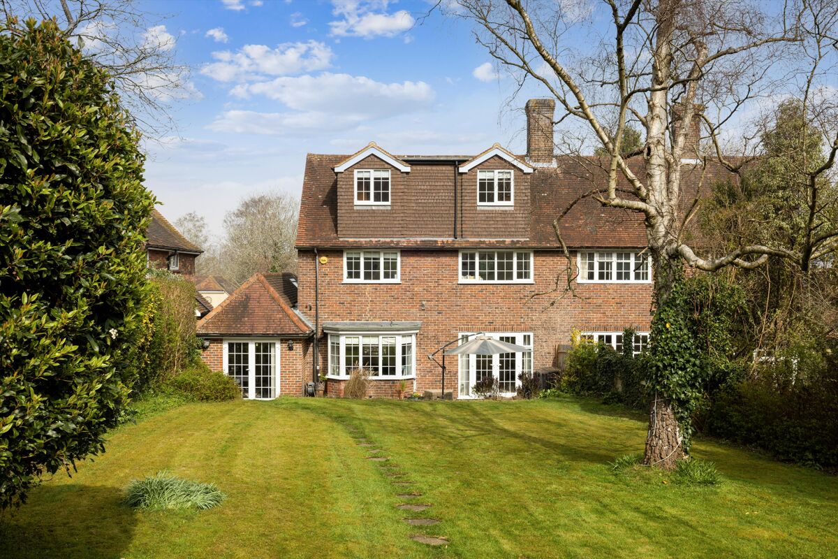 house for sale in Manor Way, Guildford, Surrey, GU2 - GLD012263118 ...