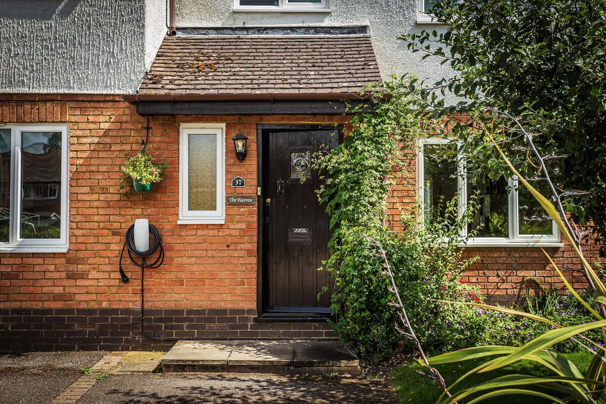 house for sale in Devoil Close, Guildford, Surrey, GU4 - gld012274832 ...