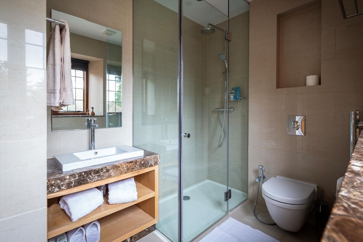 house for sale in Worplesdon, Guildford, Surrey, GU3 3QG - gld012391485 | Knight Frank