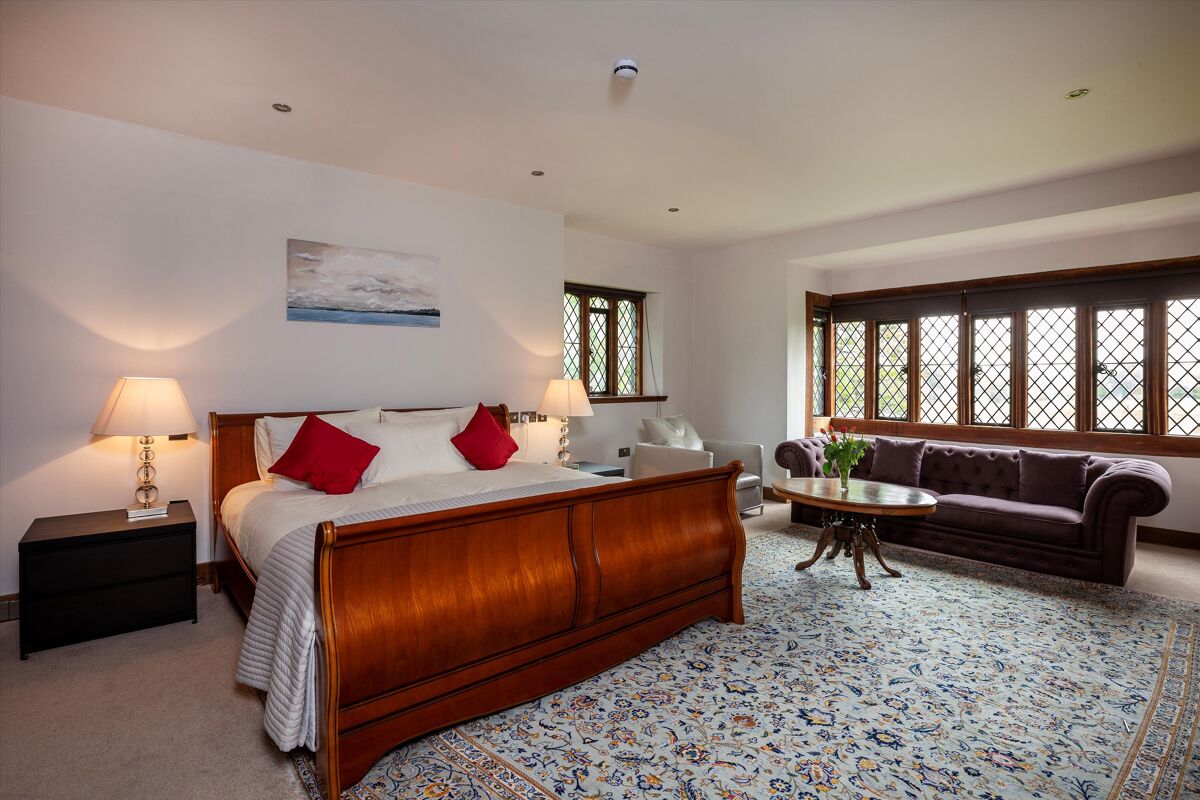 house for sale in Worplesdon, Guildford, Surrey, GU3 3QG - gld012391485 | Knight Frank Global