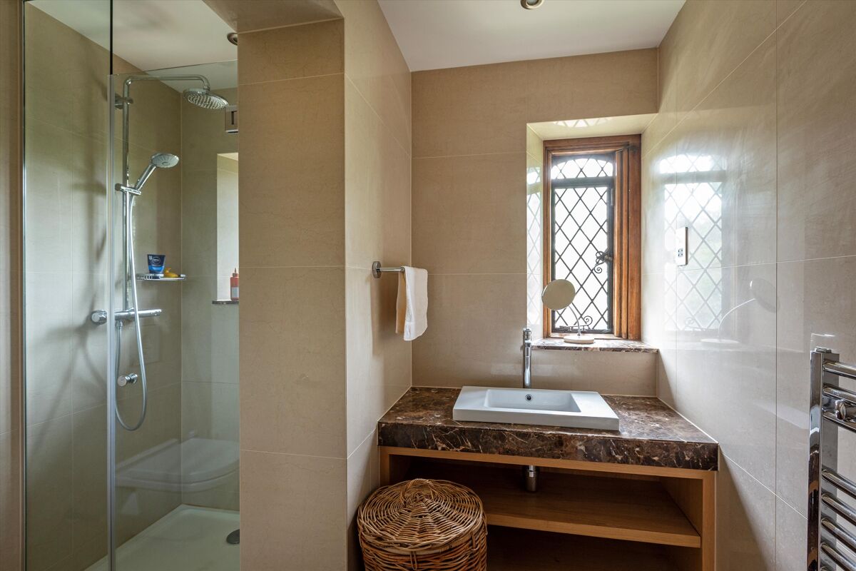 house for sale in Worplesdon, Guildford, Surrey, GU3 3QG - gld012391485 | Knight Frank Global