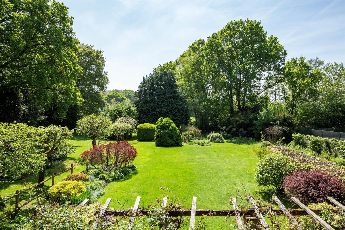 house for sale in Enton, Godalming, Surrey, GU8 - gld012395680 | Knight ...