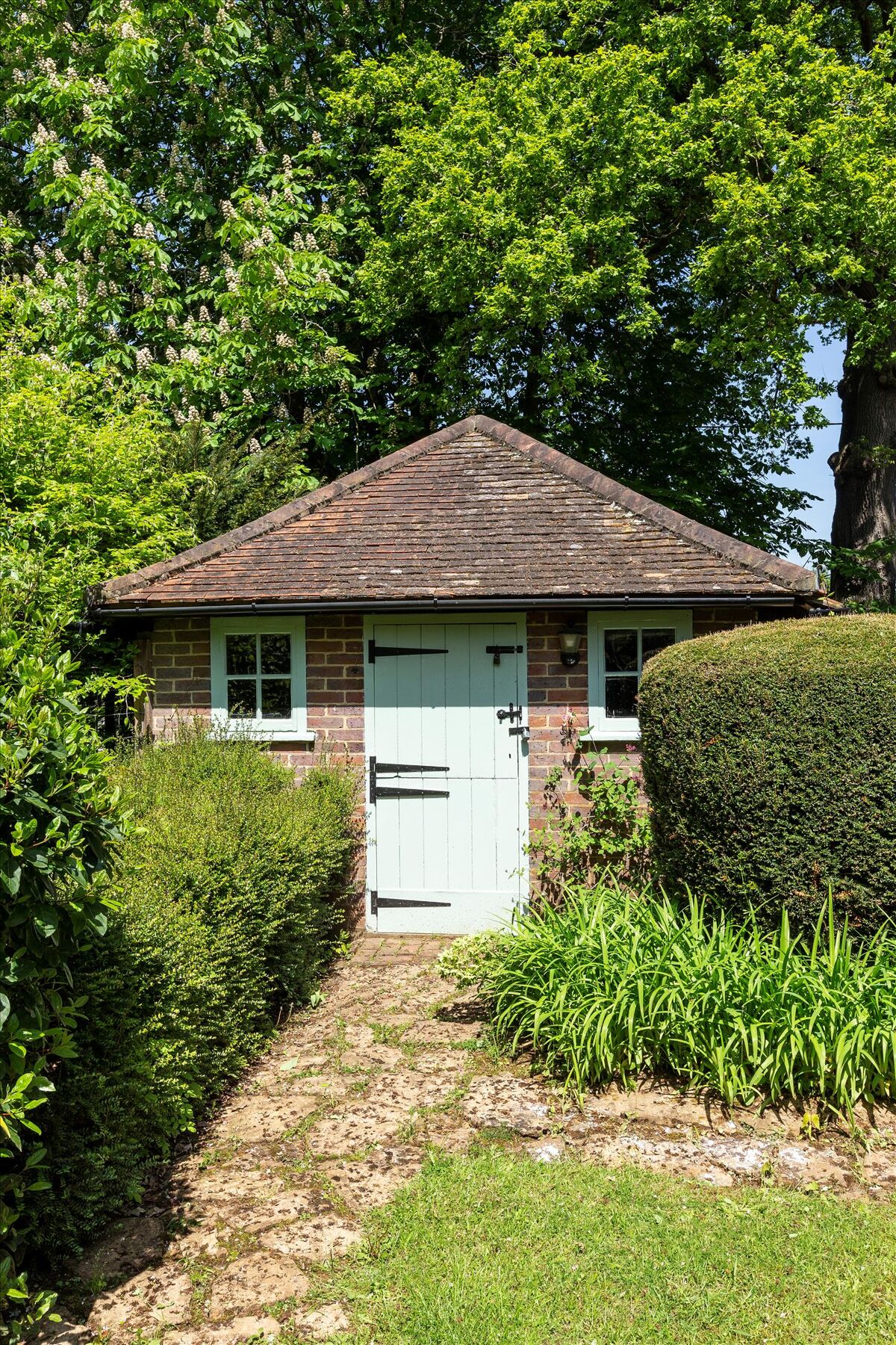 house for sale in Enton, Godalming, Surrey, GU8 - gld012395680 | Knight ...