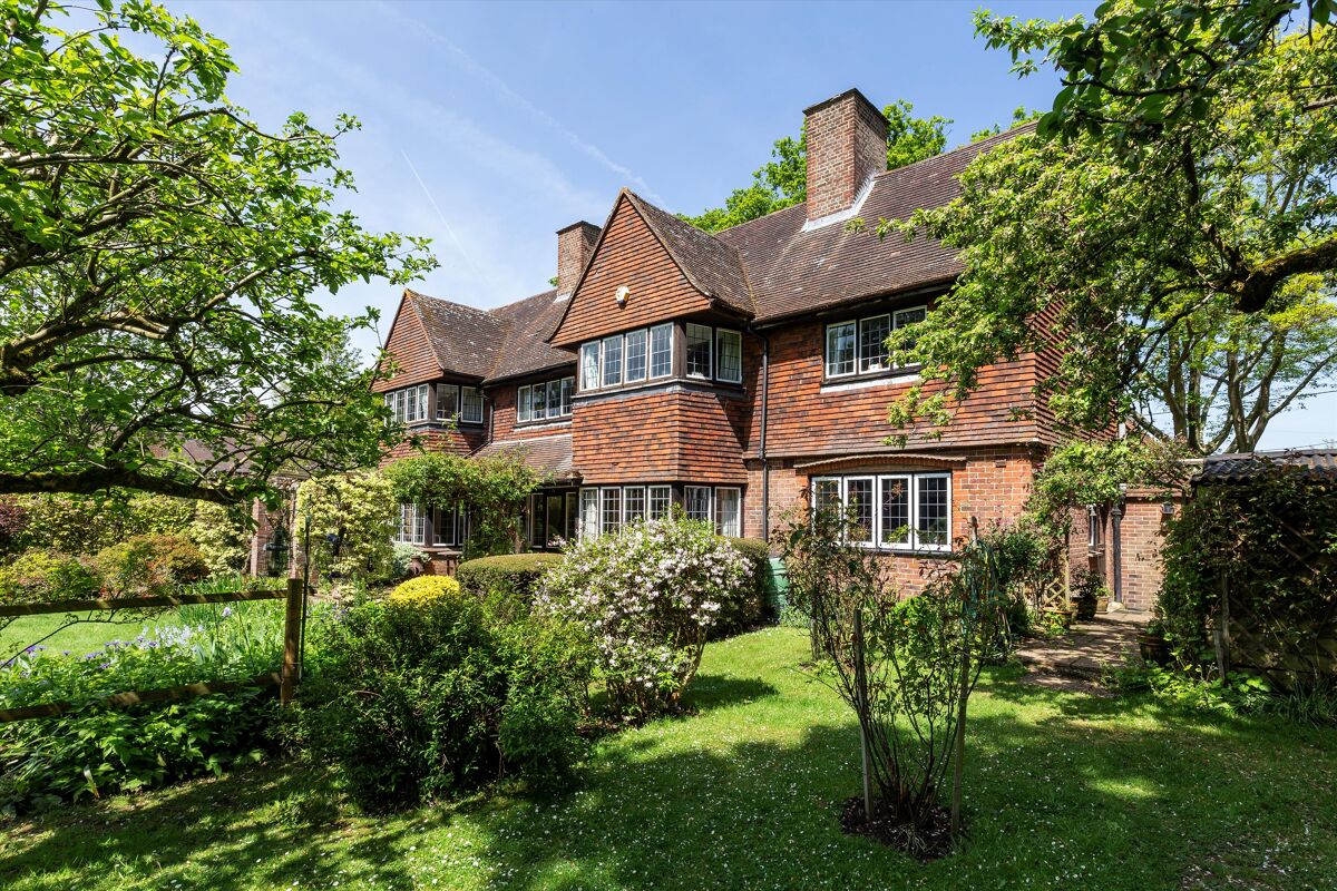 house for sale in Enton, Godalming, Surrey, GU8 - gld012395680 | Knight ...