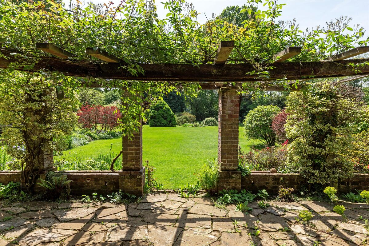 house for sale in Enton, Godalming, Surrey, GU8 - gld012395680 | Knight ...