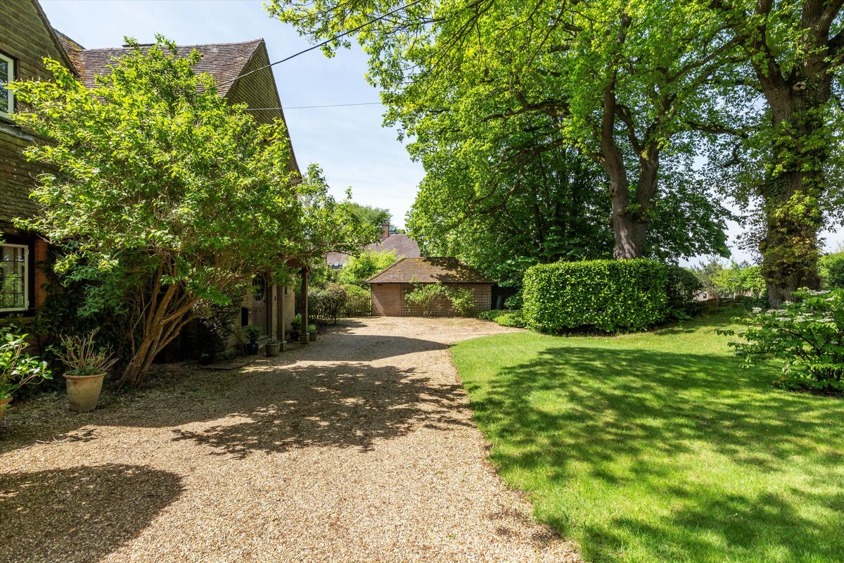 house for sale in Enton, Godalming, Surrey, GU8 - gld012395680 | Knight ...