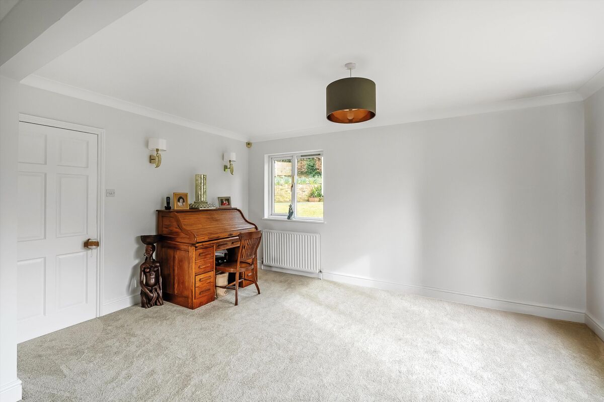 house for sale in Warren Road, Guildford, Surrey, GU1 - gld012493164 ...