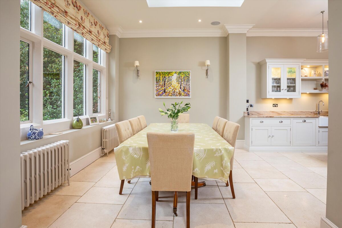 house for sale in Hascombe Road, Nr Godalming, Surrey, GU8 - gld180161 ...