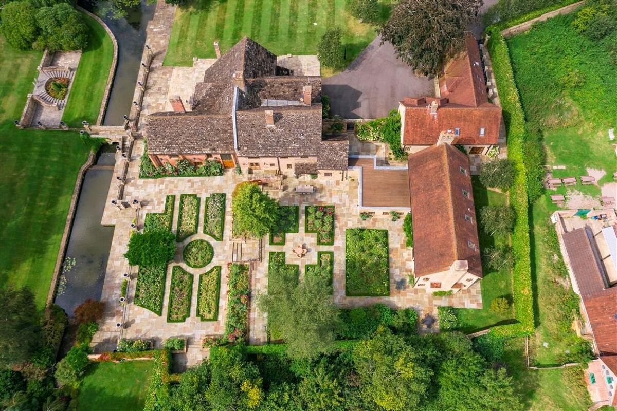 house for sale in Denne Road, Horsham, West Sussex, RH12 - hor150058 ...