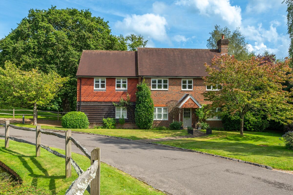 house for sale in Hurst Park, Midhurst, West Sussex, GU29 - hsm160152 ...