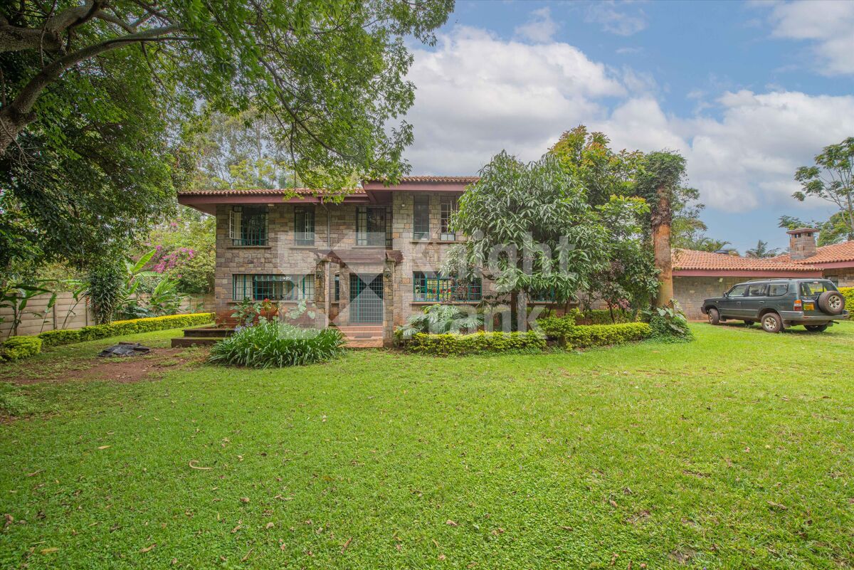 Three standalone houses in a compound on approx. 1 acre for sale in ...