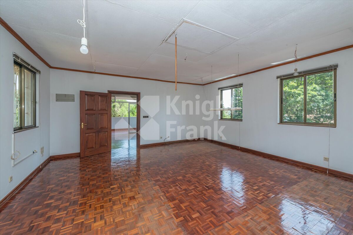 4-bedroom bungalow with potential for extra 7 bedrooms in Rosslyn Lone ...