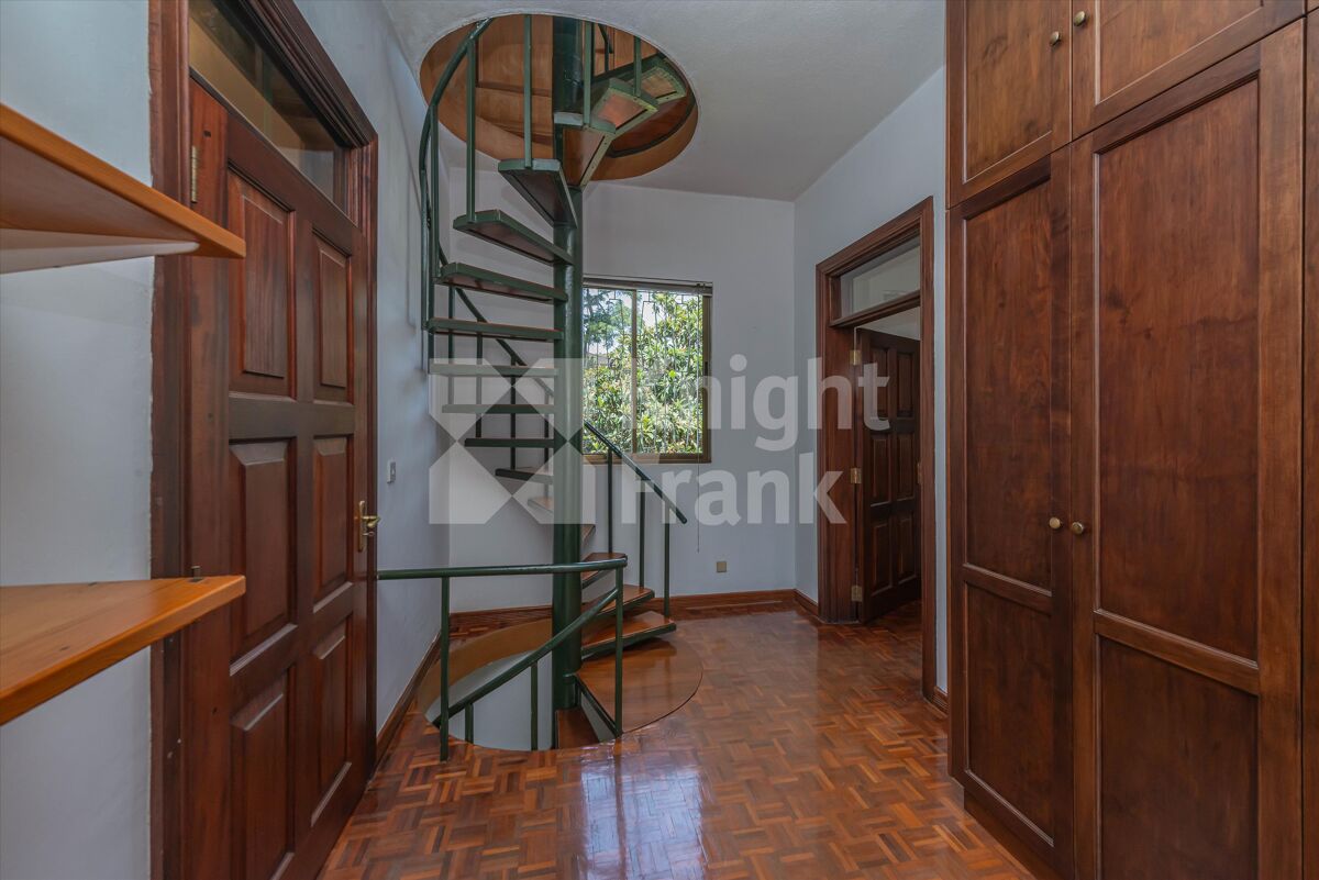 4-bedroom bungalow with potential for extra 7 bedrooms in Rosslyn Lone ...