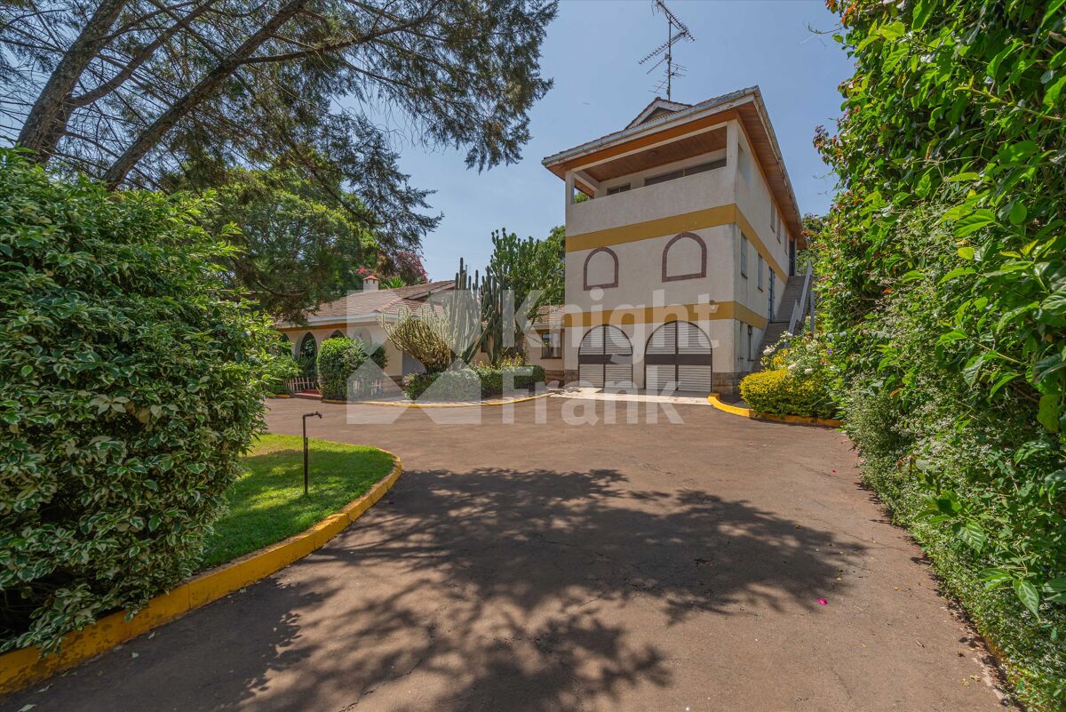 4-bedroom bungalow with potential for extra 7 bedrooms in Rosslyn Lone ...