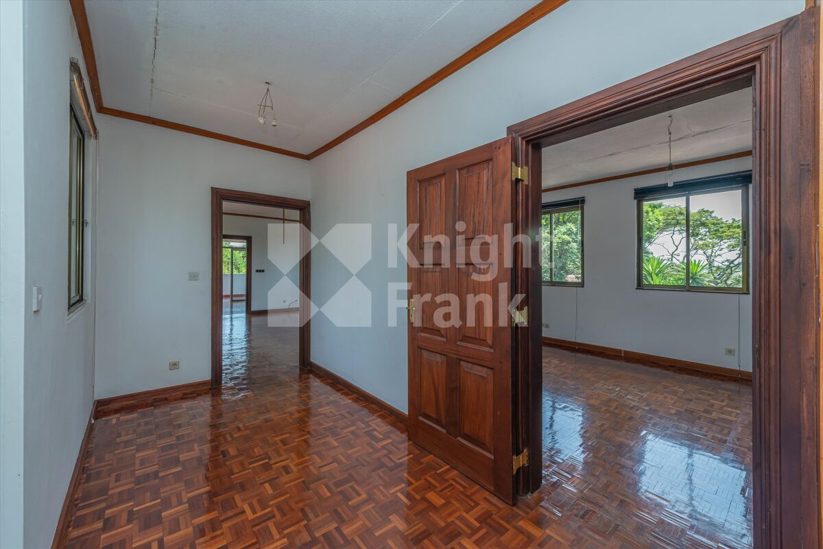 4-bedroom bungalow with potential for extra 7 bedrooms in Rosslyn Lone ...