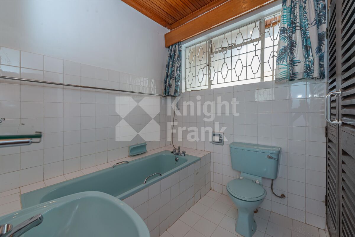 4-bedroom bungalow with potential for extra 7 bedrooms in Rosslyn Lone ...