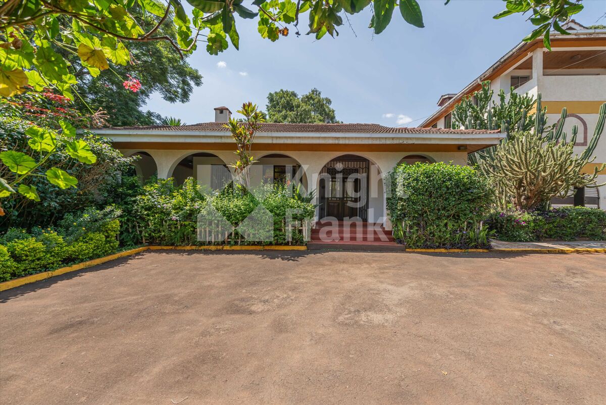 4-bedroom bungalow with potential for extra 7 bedrooms in Rosslyn Lone ...