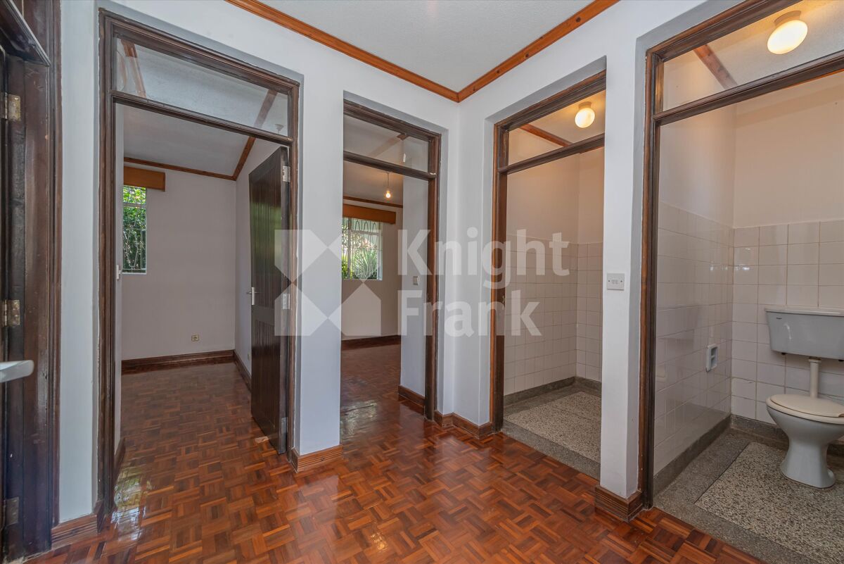 4-bedroom bungalow with potential for extra 7 bedrooms in Rosslyn Lone ...