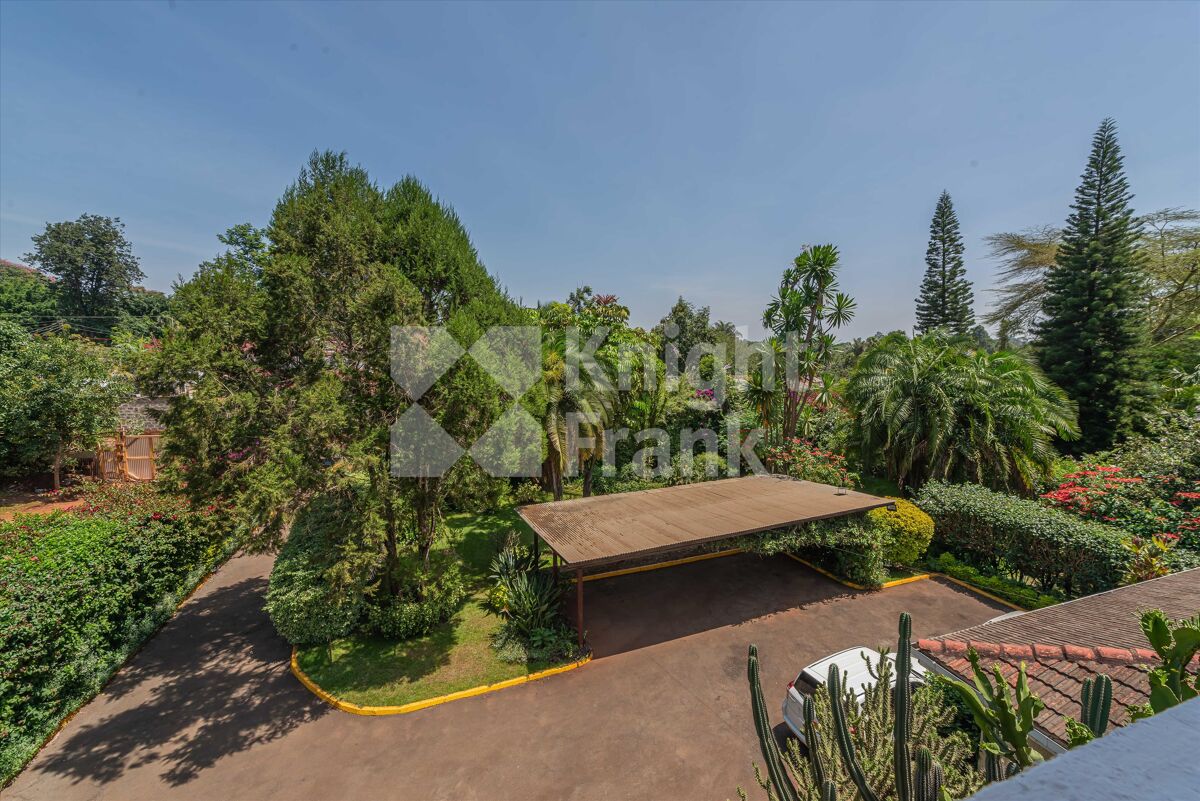 4-bedroom bungalow with potential for extra 7 bedrooms in Rosslyn Lone ...