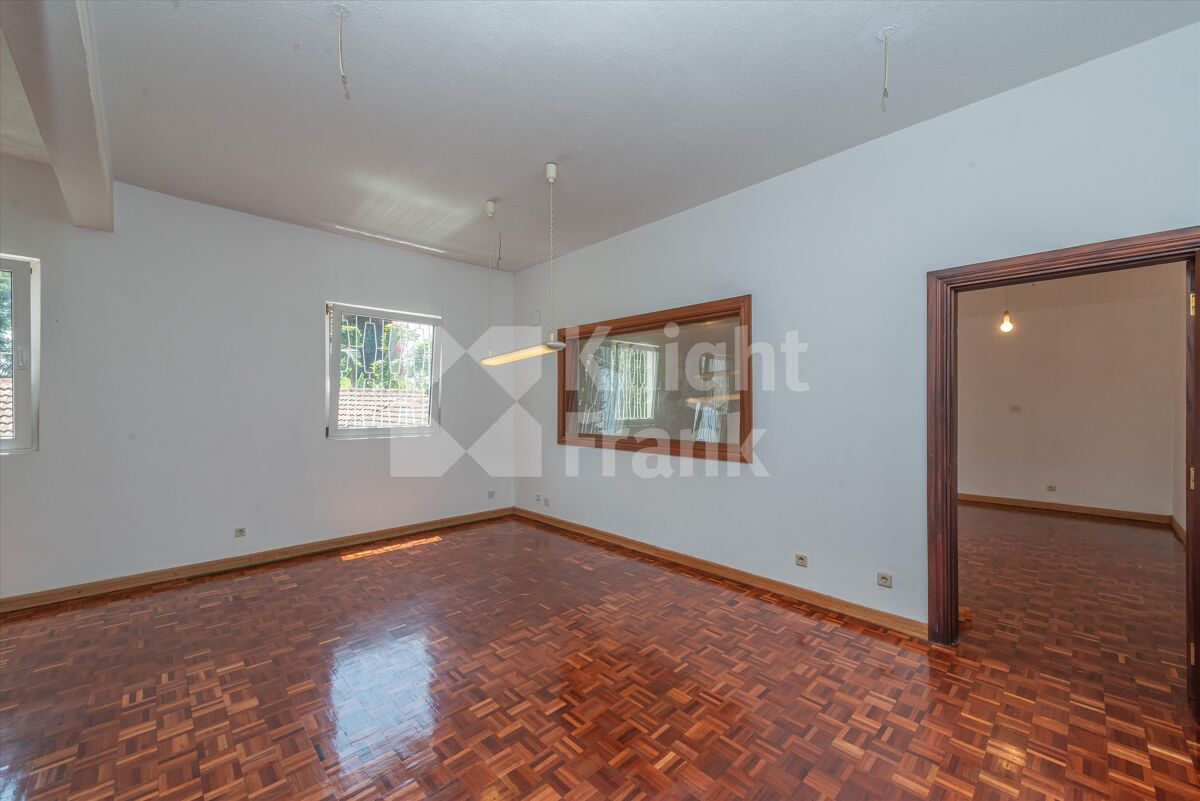 4-bedroom bungalow with potential for extra 7 bedrooms in Rosslyn Lone ...