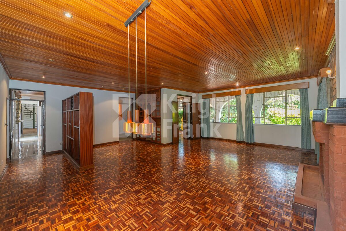 4-bedroom bungalow with potential for extra 7 bedrooms in Rosslyn Lone ...