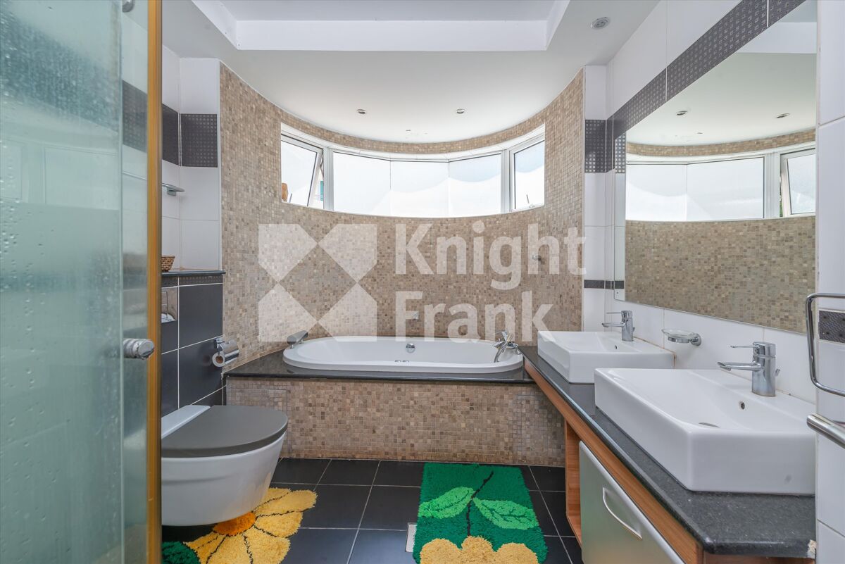 Live in a modern, pristine apartment in Riverside | Knight Frank